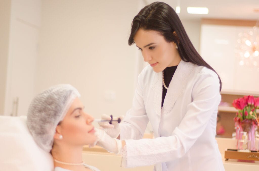 Preenchimento facial - Dra. Paula Leão | Dermatologista
